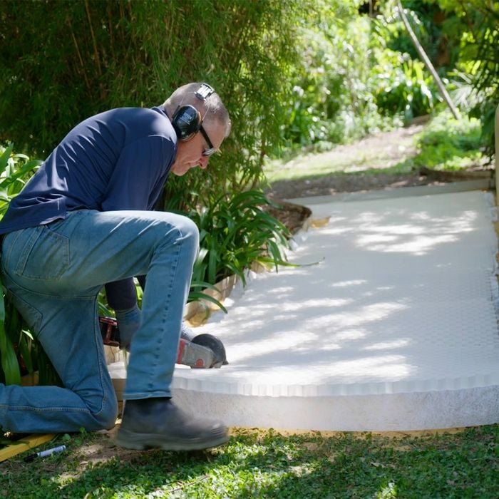 Natural Paving 1144 x 806mm Cream Path And Vehicle Paver - Bunnings ...