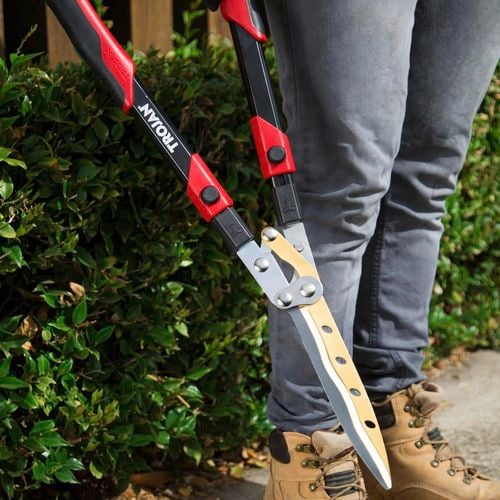 Trojan Compound Telescopic Wavy Hedge Shears - Bunnings Australia