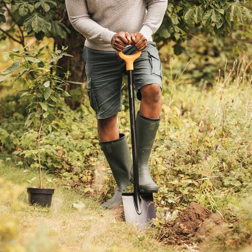 Fiskars Solid Metal D Handle Pointed Spade - Bunnings Australia