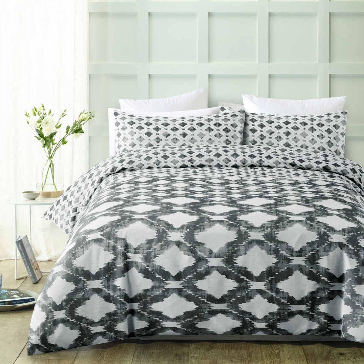 Accessorize Farron Black Quilt Cover Set Queen - Bunnings Australia