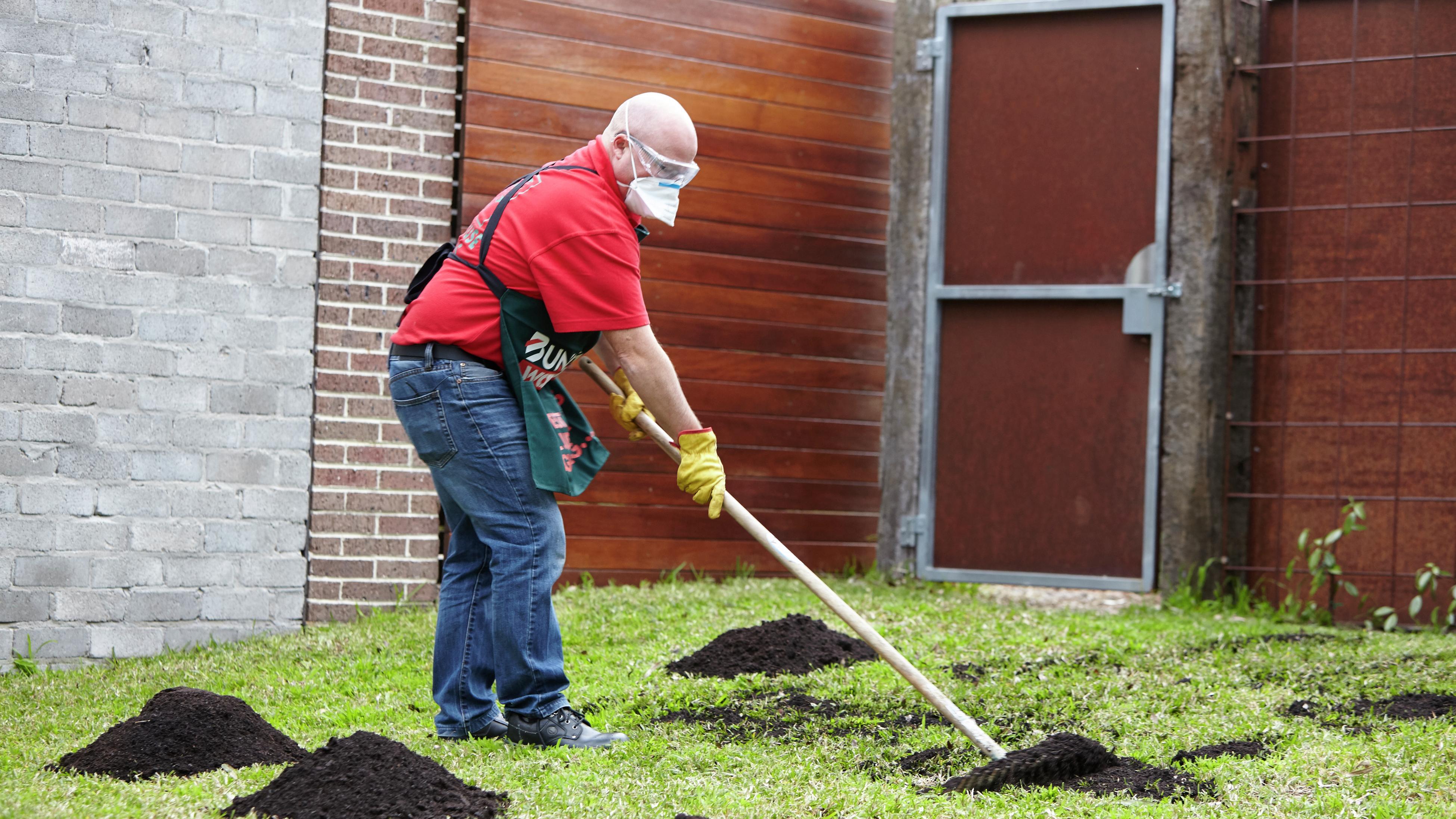 How To Aerate And Top Dress Your Lawn Bunnings Australia