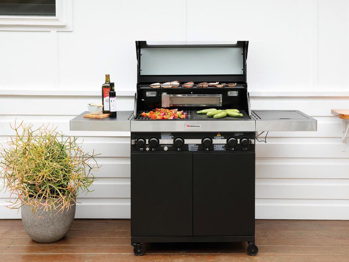 4 & 5 Burner BBQs | Flat Top & Hooded BBQs - Bunnings Australia