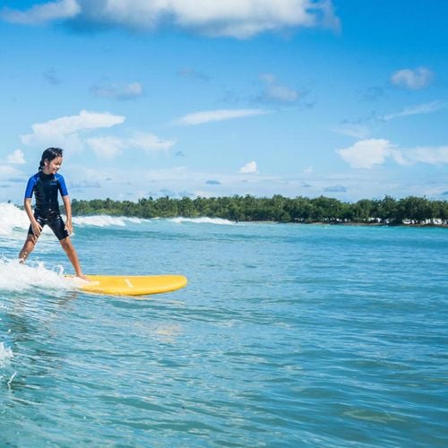 Olaian 100 Foam Surfboard 6'8" + Leash & 3 Fins - Yellow - Bunnings ...