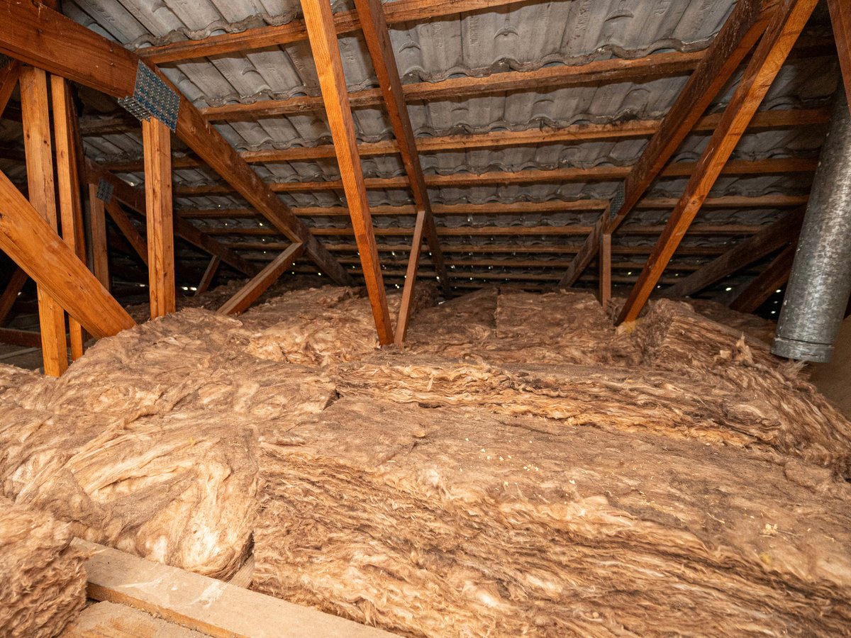 How To Top Up Your Roof Insulation - Bunnings Australia