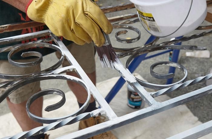 How To Paint Metal - D.I.Y. Advice - Bunnings Australia