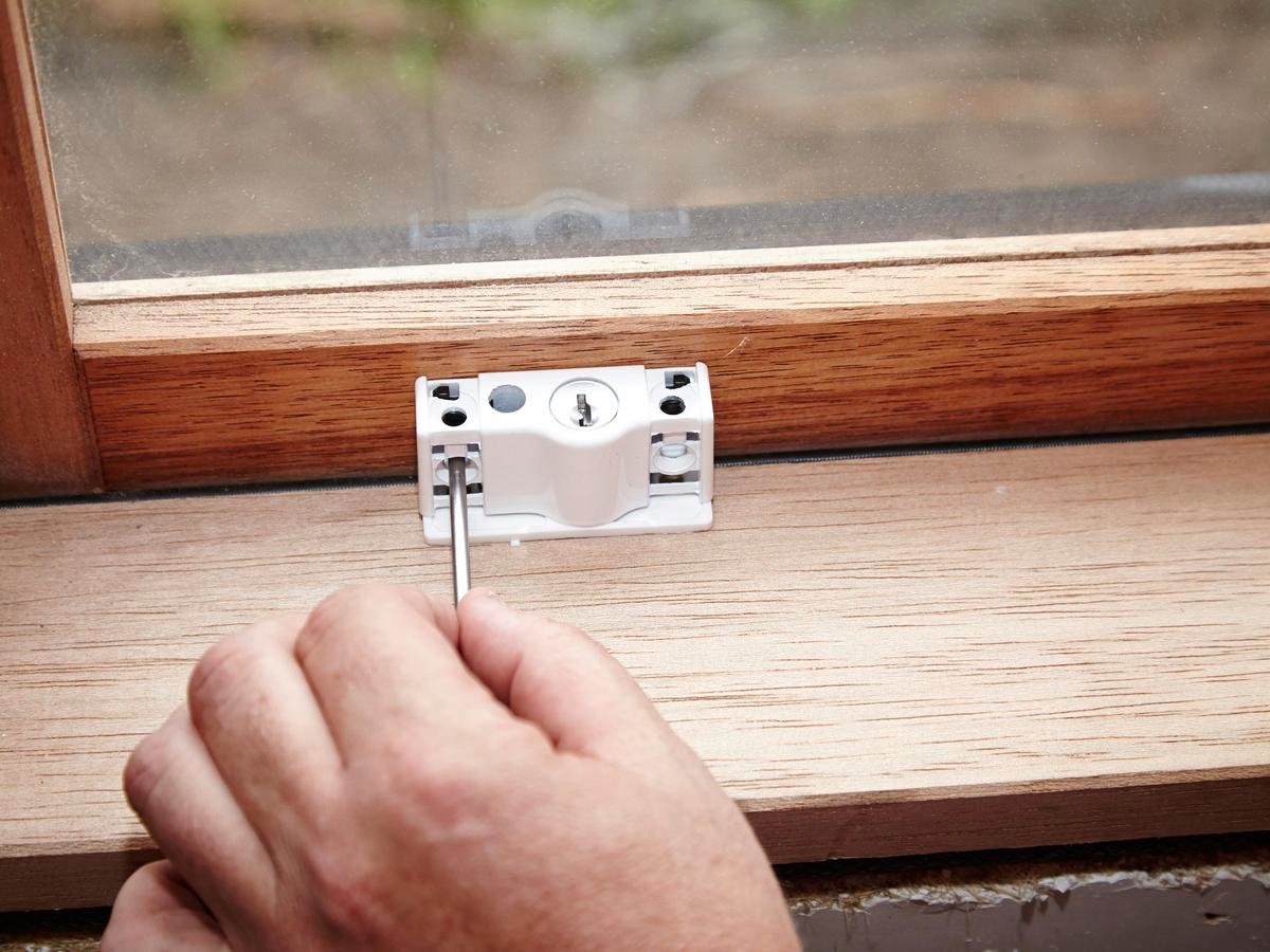 How To Install Awning Window Locks - Bunnings New Zealand