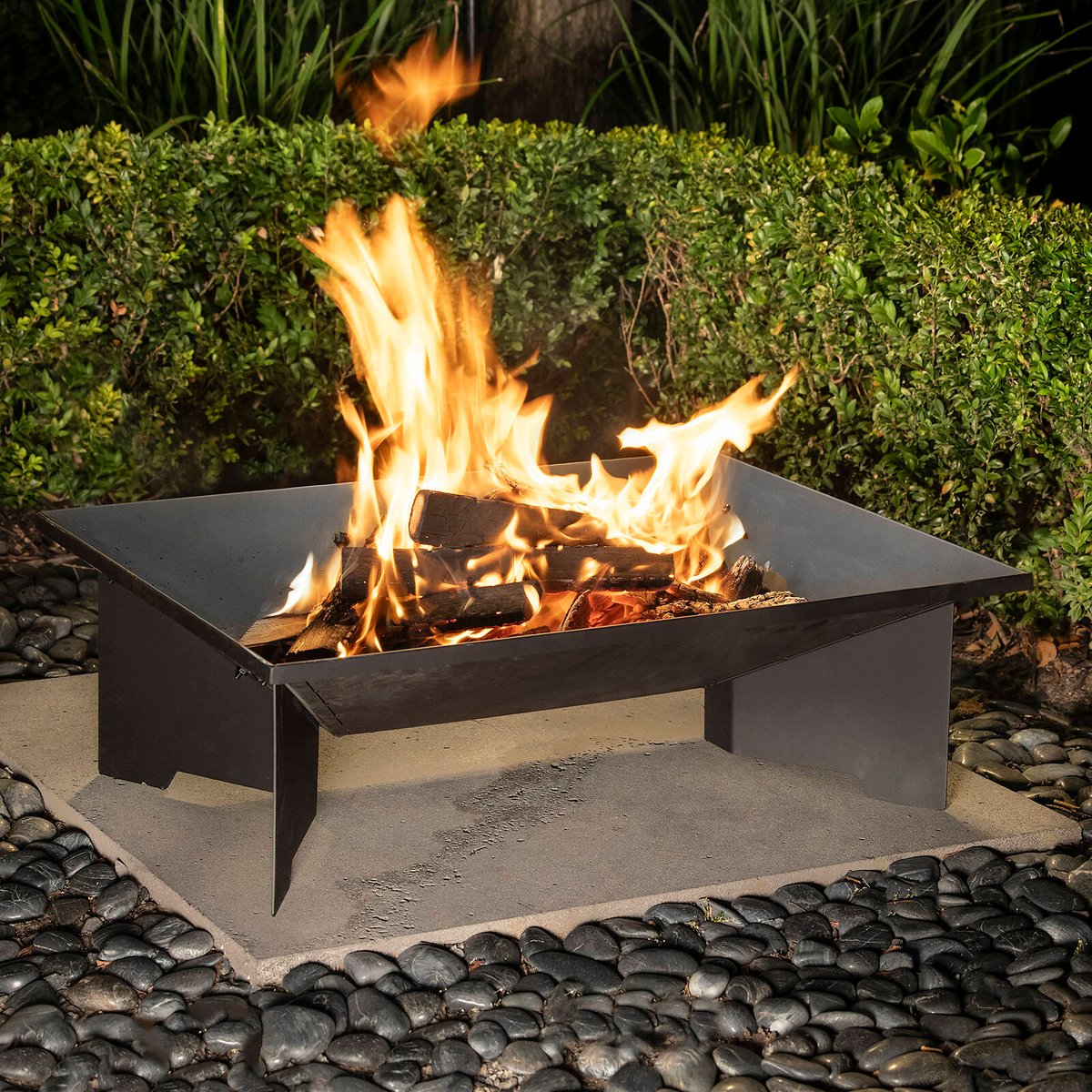 Jumbuck 72cm x 54cm Black Steel Rectangular Fire Pit - Bunnings New Zealand