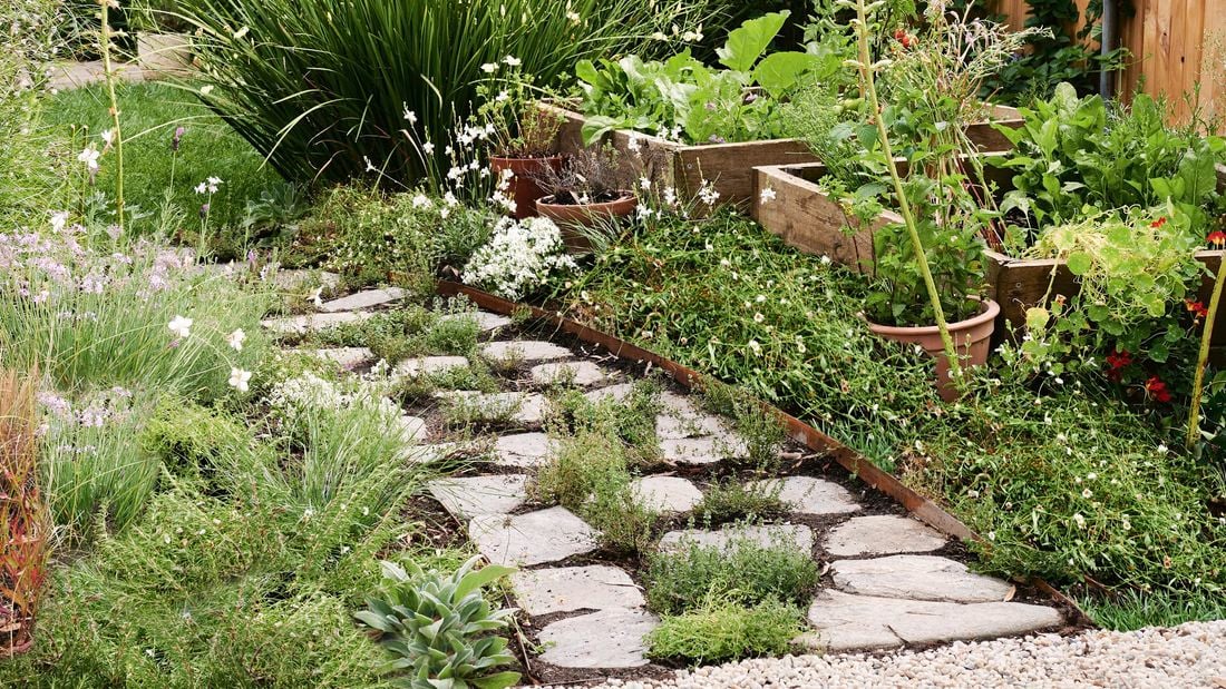 How To Lay Crazy Stepping Stones - Bunnings Australia