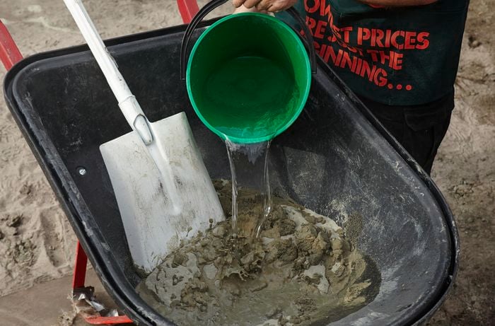 How To Mix Mortar - D.I.Y. Advice - Bunnings Australia