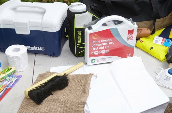 How To Prepare a Bushfire Survival Kit - Bunnings Australia