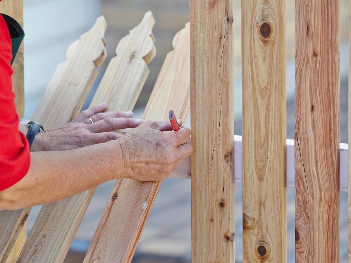 How To Install Pickets For a Picket Fence - Bunnings Australia