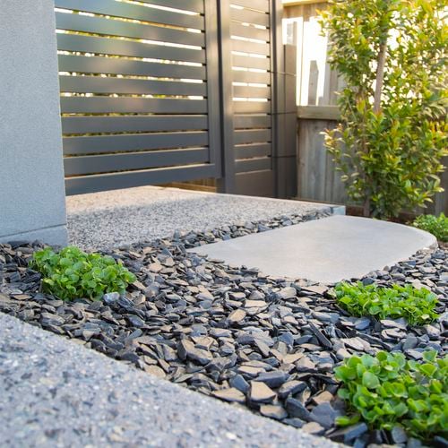 Tuscan Path 10 - 30mm 10kg Polished Slate Grey Chips - Bunnings Australia