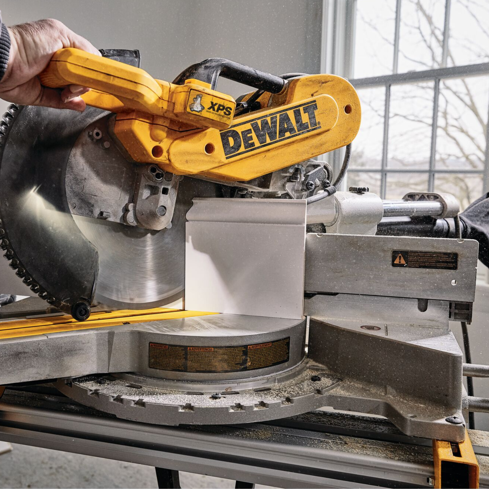DeWALT 305mm 1675W Dual Bevel Slide Compound Mitre Saw DWS780 XE Bunnings Australia