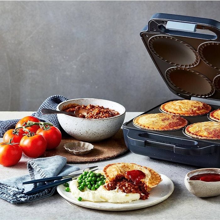 Electric Pie Maker with Deep-Fill Plates for 4 Traditional-Sized Pies ...