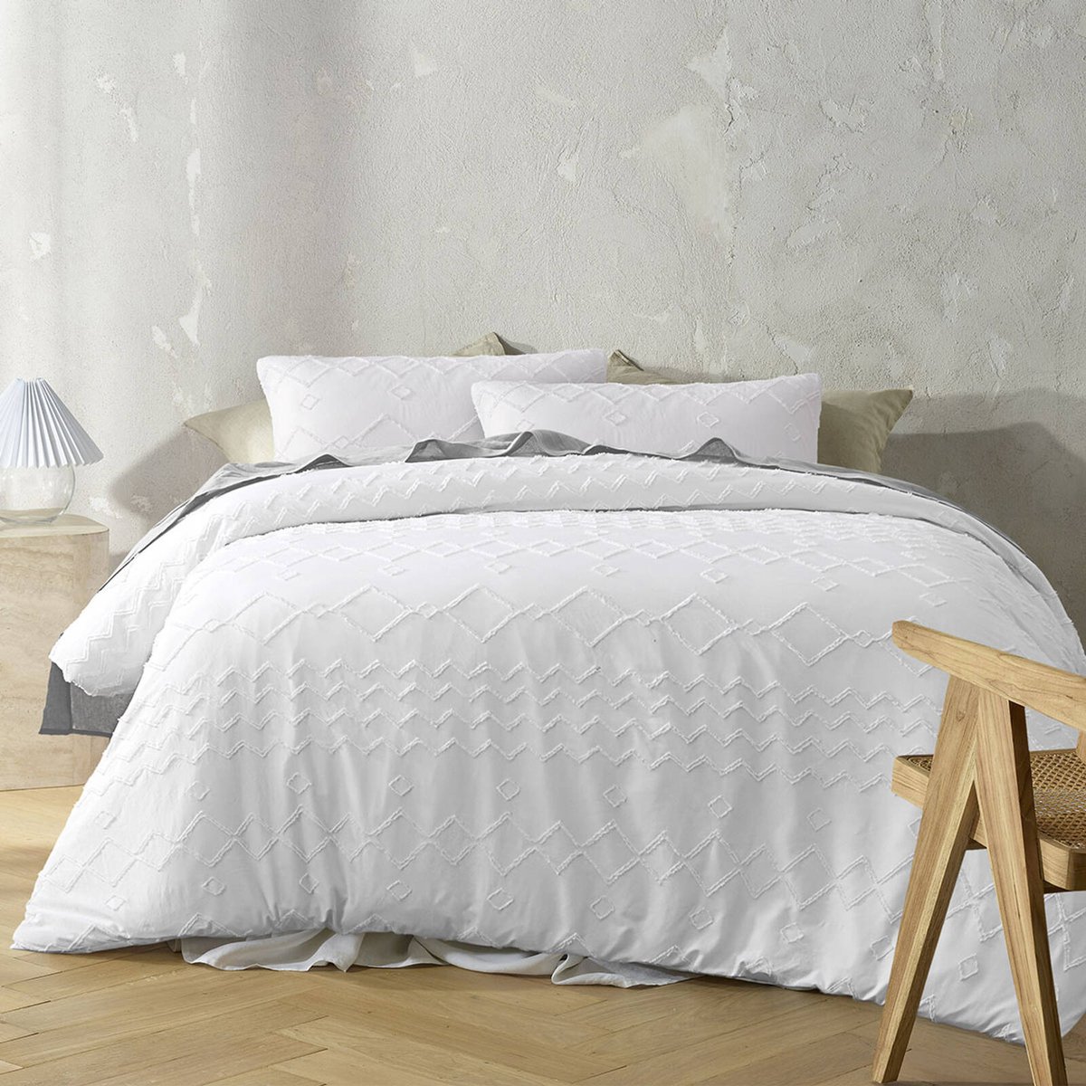 Big Sleep White Zig Zag Super Soft Tufted Quilt Cover Set Queen ...
