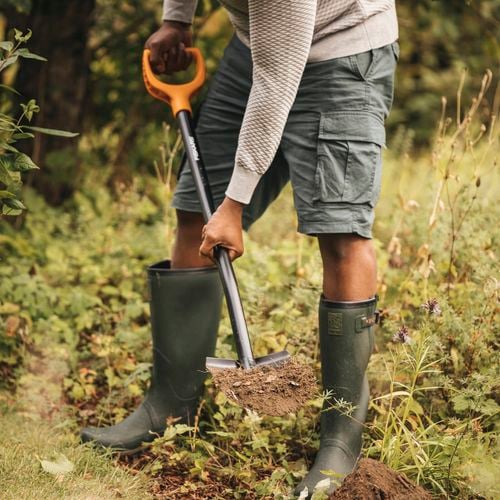 Fiskars Solid Metal D Handle Pointed Spade - Bunnings Australia