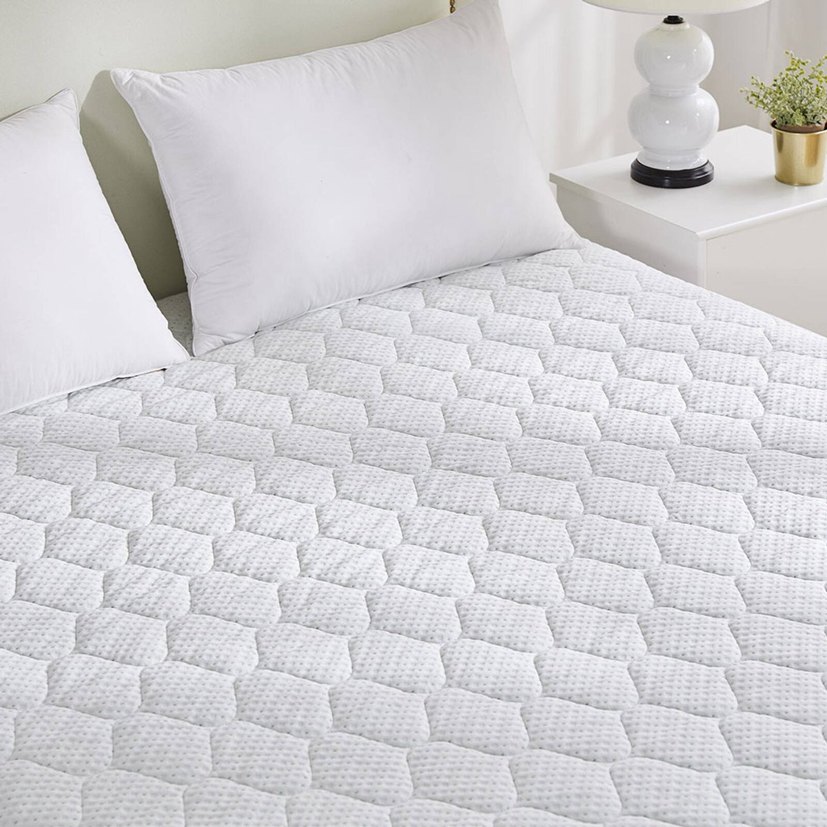 Dreamz Waterproof Antibacterial Mattress Protector King - Bunnings ...