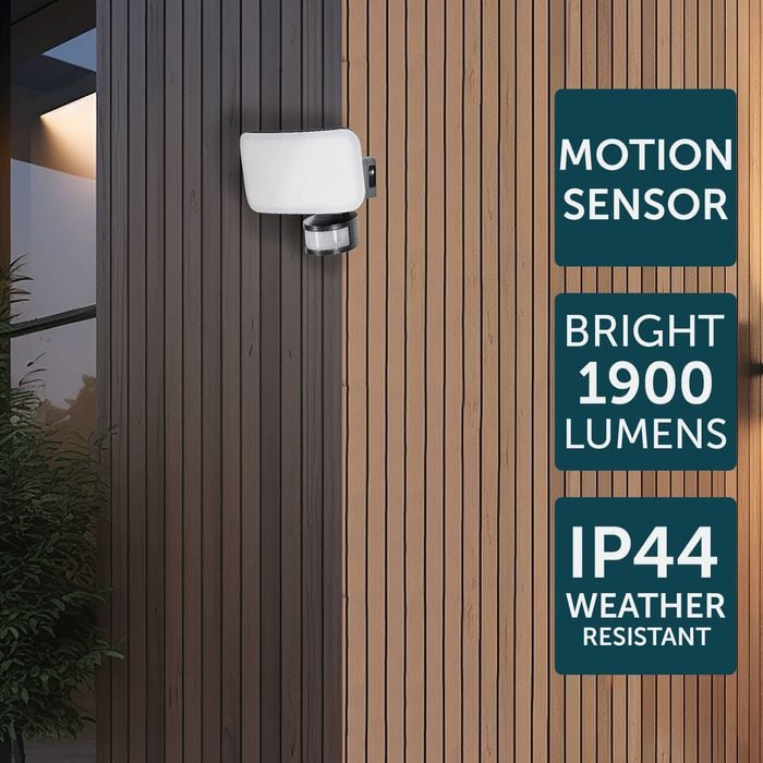 Brilliant Black Fortress Single Security Light - Bunnings New Zealand
