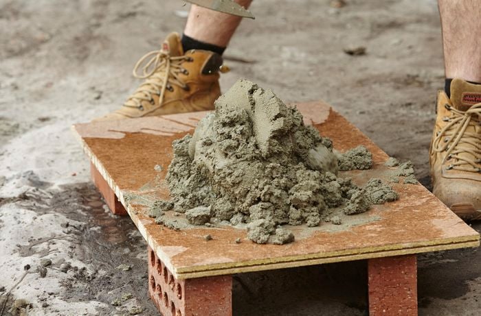 How To Mix Mortar - D.I.Y. Advice - Bunnings Australia