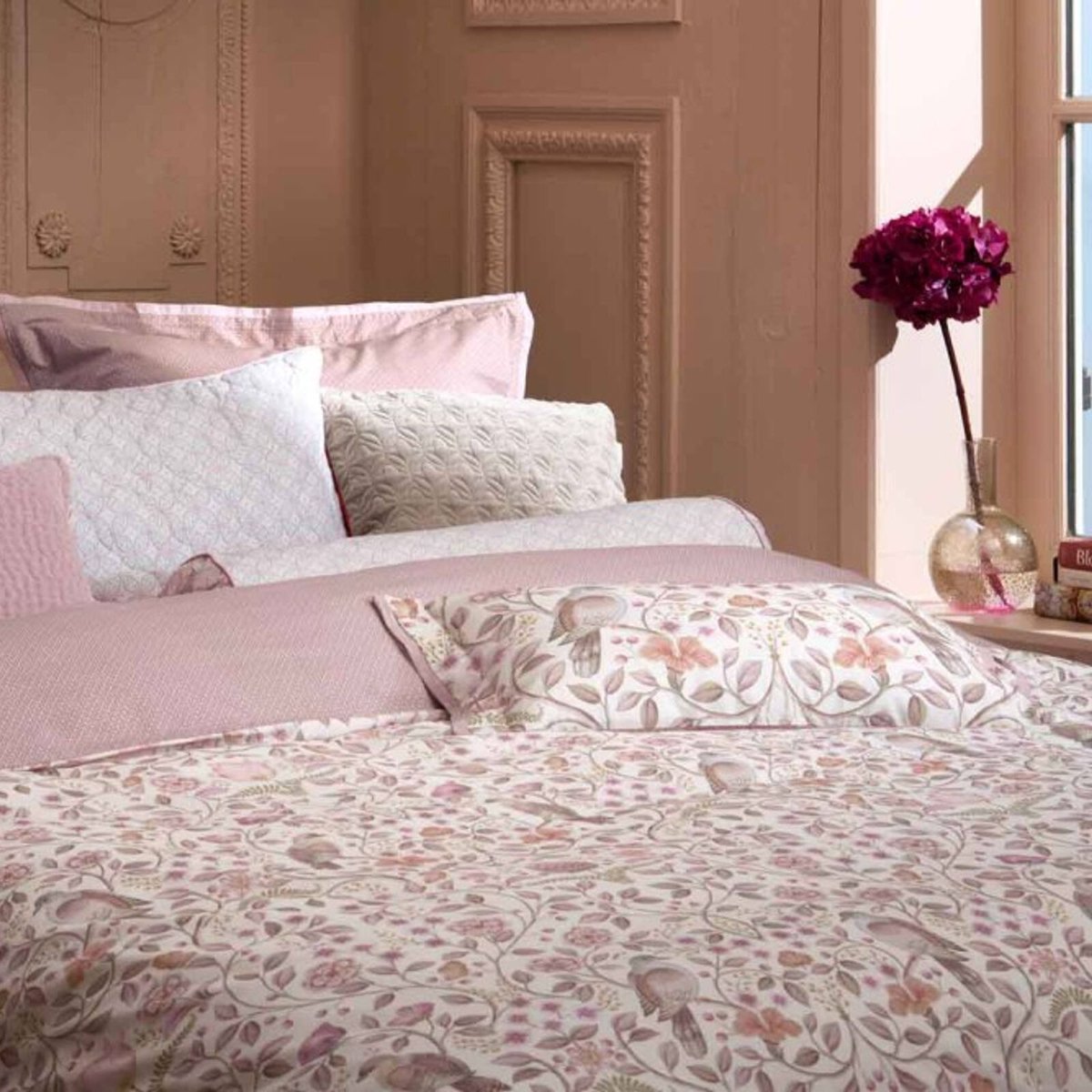 Garden of Dove Off-white Quilt Cover Set- King - Bunnings Australia