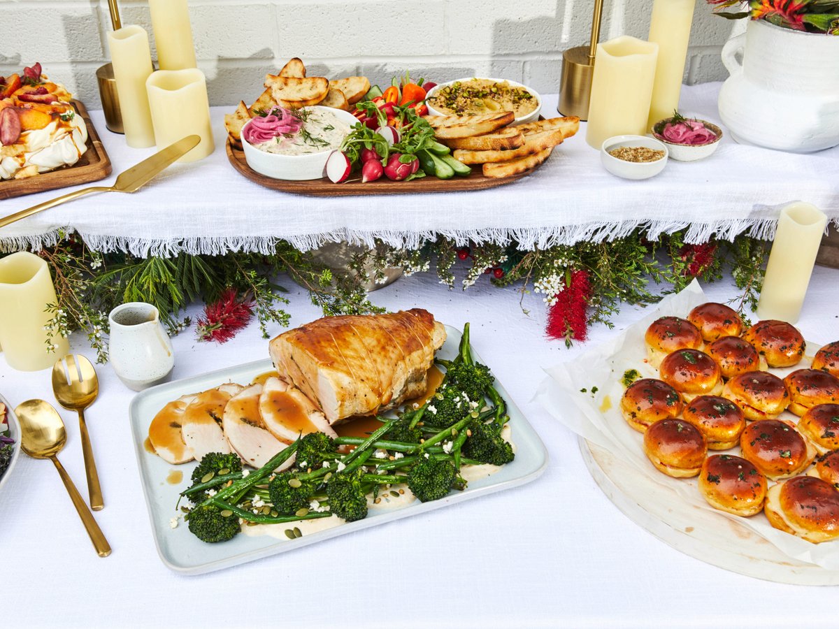 How To Make Pull-Apart Garlic, Cheese And Smoky Capsicum rolls ...