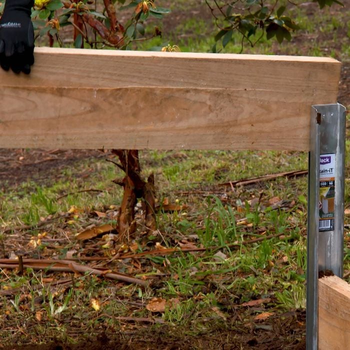 Jack 50 x 1500mm Galvanised Steel Corner Post Retain It Upright Sleeper ...