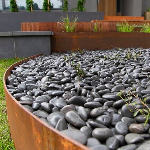 Tuscan Path 30-50mm 15kg Black Polished Pebbles - Bunnings Australia
