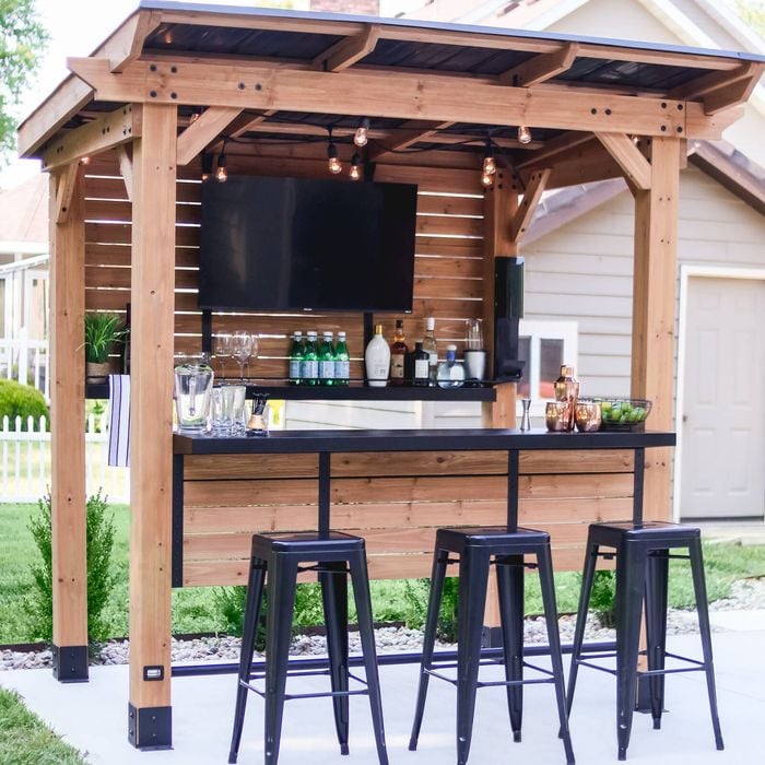 Backyard Discovery Cedar Springs 2.4 m x 1.8 m Outdoor Bar with ...