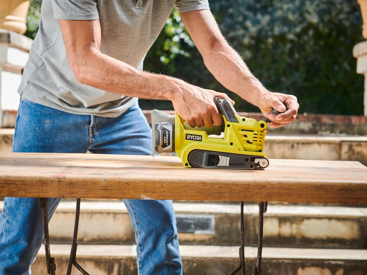 How To Use Sandpaper Correctly: A 101 Guide - Bunnings Australia