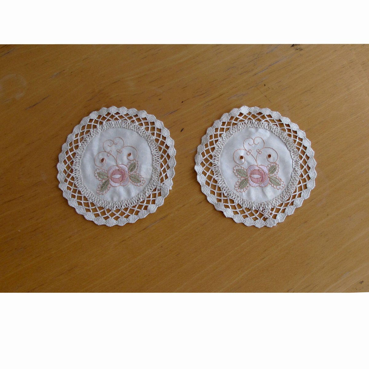 Set of 2 Embroidered Doilies 20 cm Diameter Floral 10 - Bunnings Australia