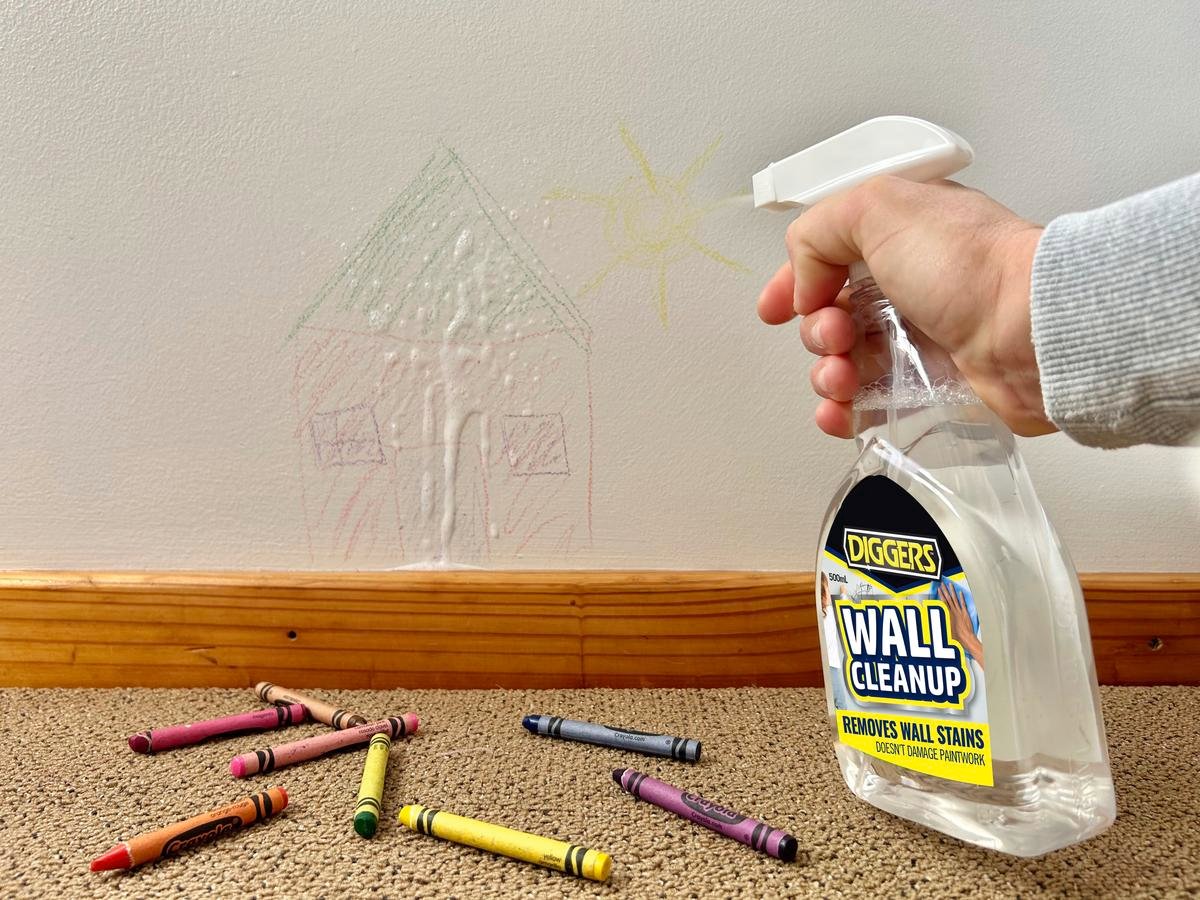 How To Clean Your Walls And Driveway Stains With DIGGERS - Bunnings ...