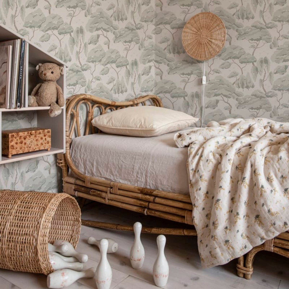 Wallpaper Trader Kristoffer Forest - Size Roll, Color Spring Green ...