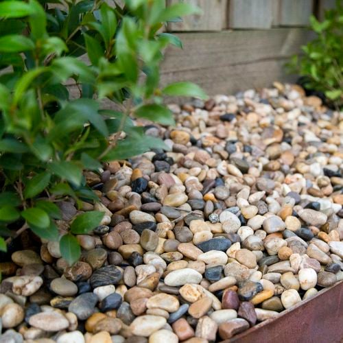 Tuscan Path 10 - 25mm 10kg Polished Mix Pebbles - Bunnings Australia