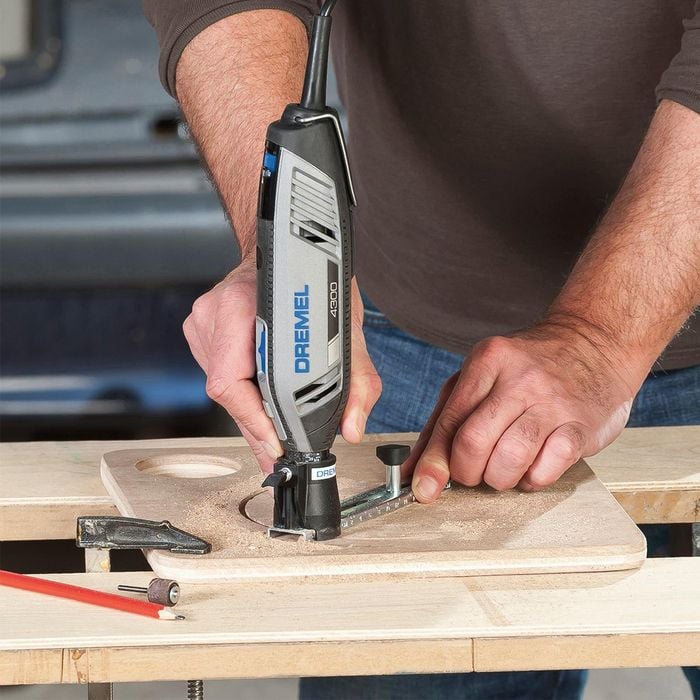 Circle cutting tool for wood store