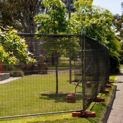 RapidMesh 1.83 x 20m Temporary Fence Shade and Dust Cloth - Bunnings ...